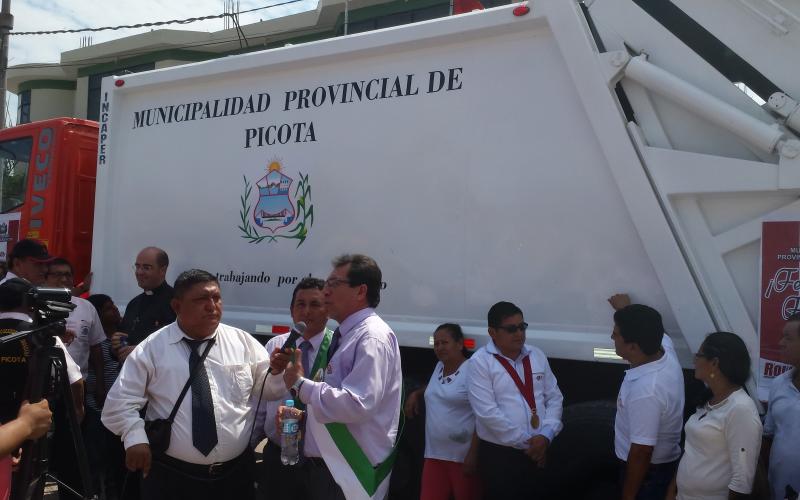 Municipalidad Provincial de Picota inauguro carro compactador de basura. | SINIA